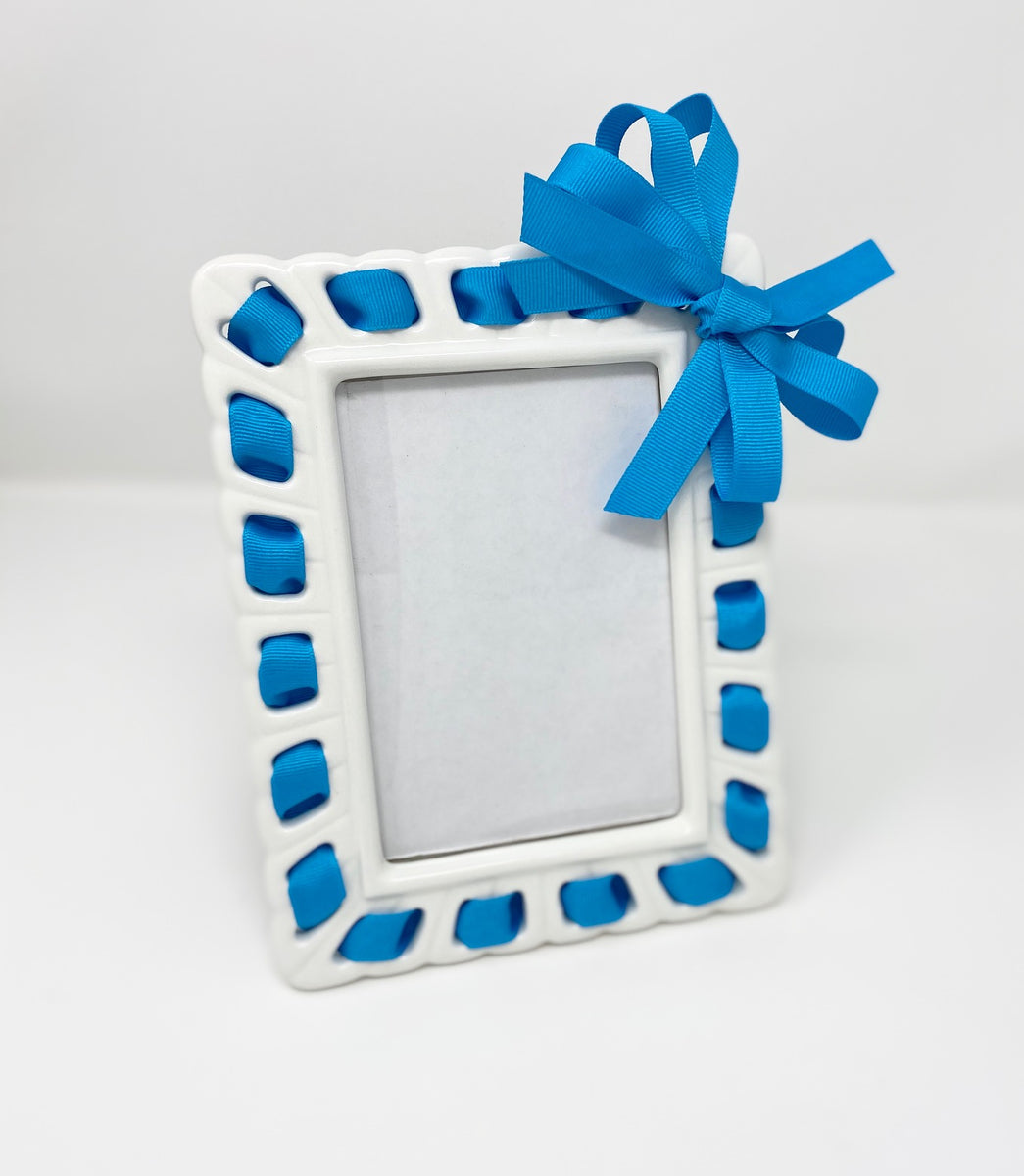 Prissy Plates Frame with Blue Ribbon – Lucy's Gift